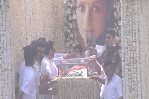 Alvida Sridevi: Dressed as a bride, Sridevi's final journey begins