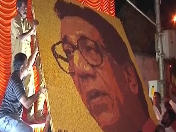 Mumbai artist creates Bal Thackeray's portrait using 33000 rudraksha beads