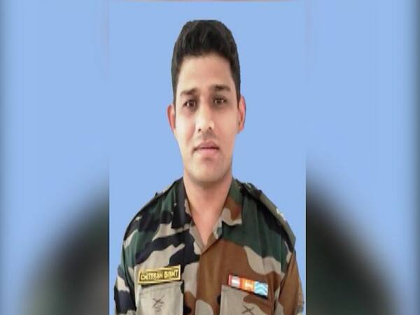 Know all about Naushera martyr Major Chitresh Bisht