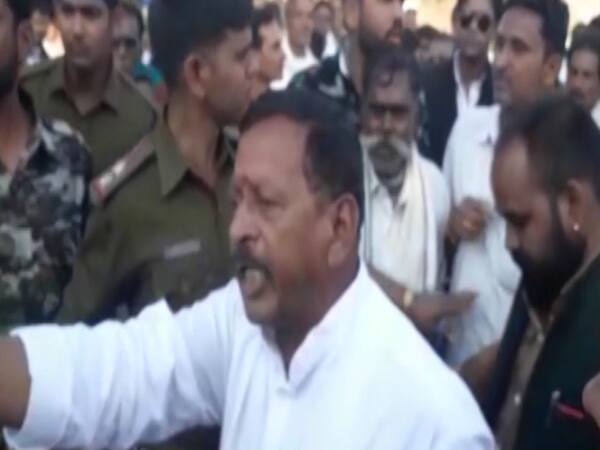 MP Congress leader Arjun Singh misbehaves with farmers