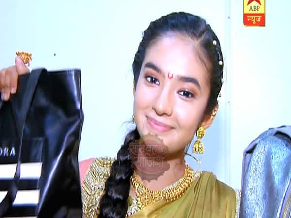 Anushka Sen Aka Jhansi Ki Rani Reveals What All She Brings In Her Bag