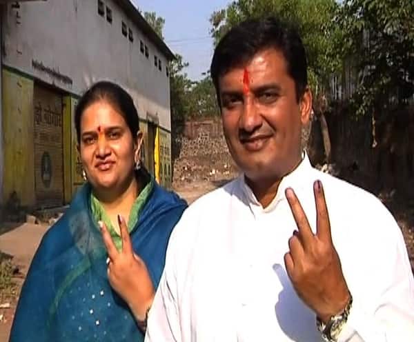 Kolhapur | Election 2019 | NCP Dhananjay Mahadik And Family Voting ...