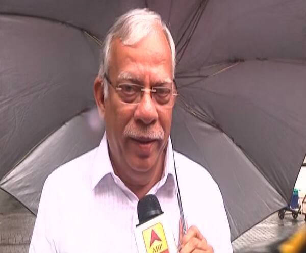 Mumbai Rain | Shivsena MLA Sanjay Potnis Travel In Local Train ...