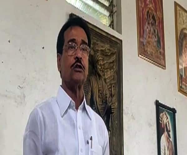 Dilip Sopal | बार्शीचे आमदार दिलीप सोपलांची राष्ट्रवादीला सोडचिठ्ठी ...