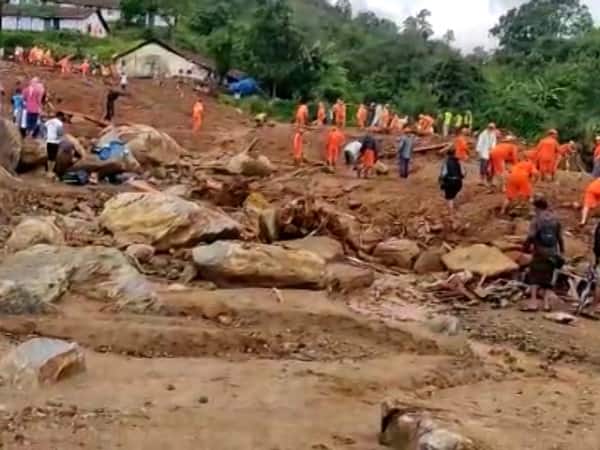 Kerala Floods Ground Report: Huge Landslide At Wayanad's Puthumala ...
