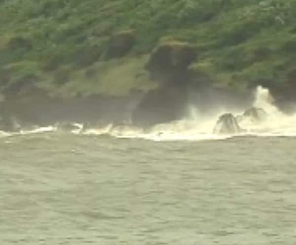 Kyaar Cyclone | तामिळनाडू, केरळमधल्या बोटी अडकल्या, 'क्यार ...