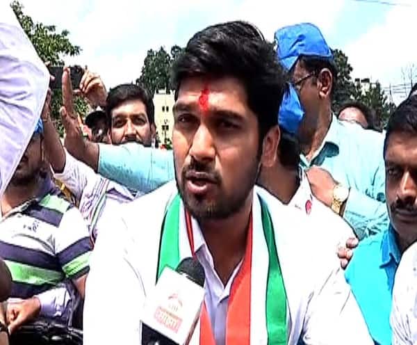 Kolhapur | Ruturaj Patil Files Nomination | Ruturaj Patil | सायकलवरुन ...