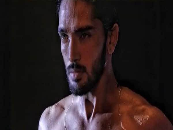 Ansh aka Harsh Rajput shoots bathtub scene in Nazar